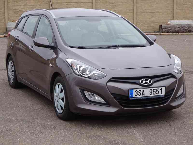 Hyundai i30 1.6i Combi r.v.2014 (88 kw) 1.MAJITEL - bazar - Hyperinzerce.cz