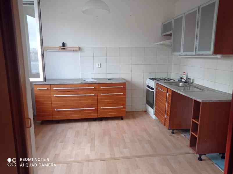 Pronájem bytu 2+kk 40m2 v K.Varech Stará Role - bazar - Hyperinzerce.cz