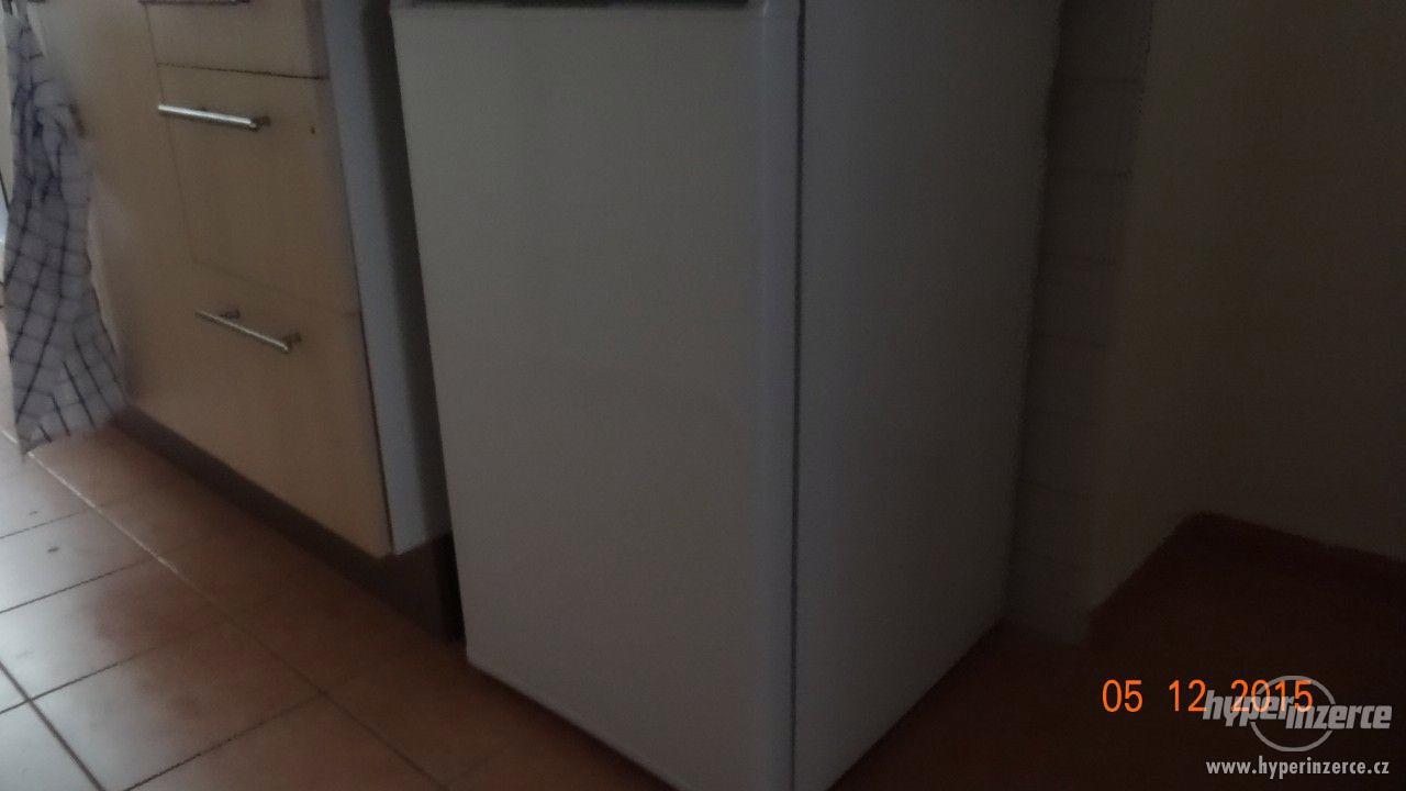 Malá lednice s mrazícím prostorem - bazar - Hyperinzerce.cz