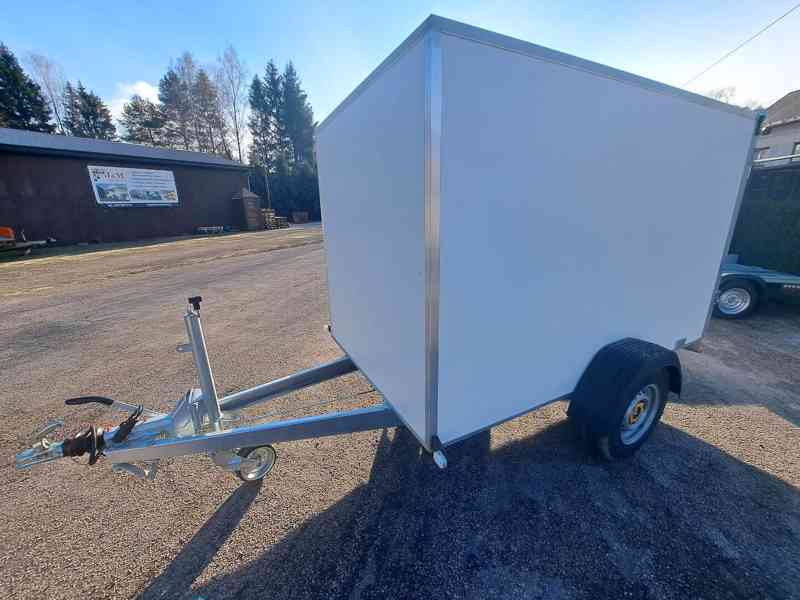 Krytý přívěs - pevný izolovaný BOX - AKČNÍ CENA - bazar - Hyperinzerce.cz
