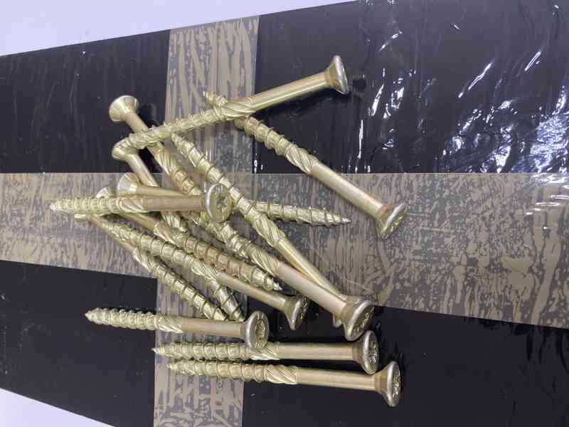 Konštrukčné skrutky do dreva so zapustenou hlavou TORX - bazar - Hyperinzerce.cz