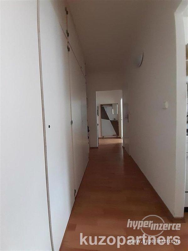 Byt 2+1, 58 m2, Sídliště Plešivec, Český Krumlov - bazar - Hyperinzerce.cz