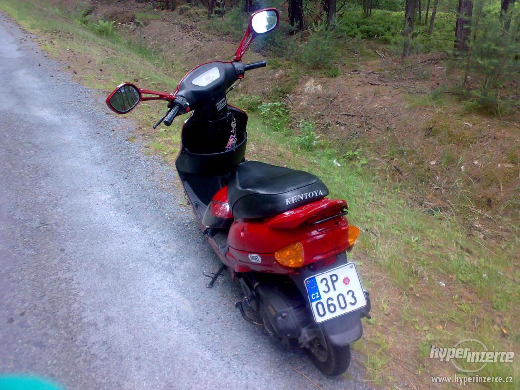 Červený skútr Kentoya Zoom 50 4T - bazar - Hyperinzerce.cz