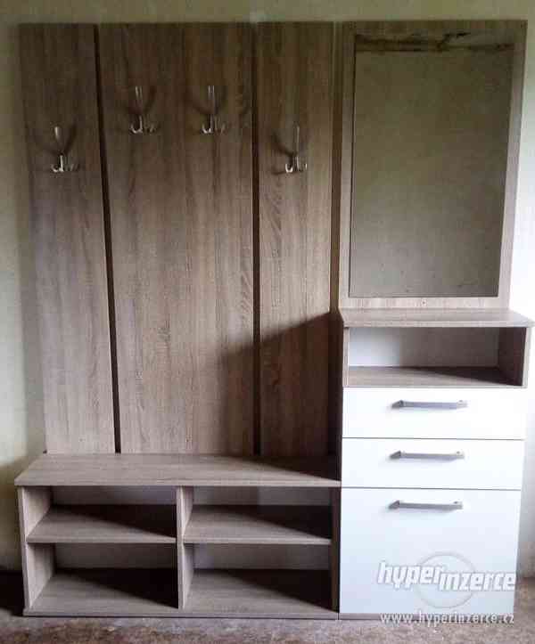 Nová předsíňová stěna se zrcadlem a věšáky - bazar - Hyperinzerce.cz