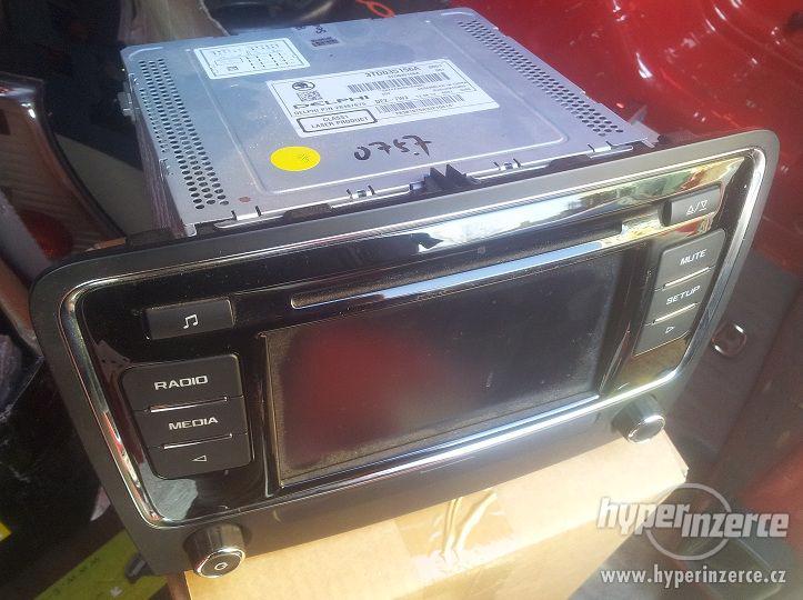 2din autorádio Delphi pro Škoda Superb II - bazar - Hyperinzerce.cz