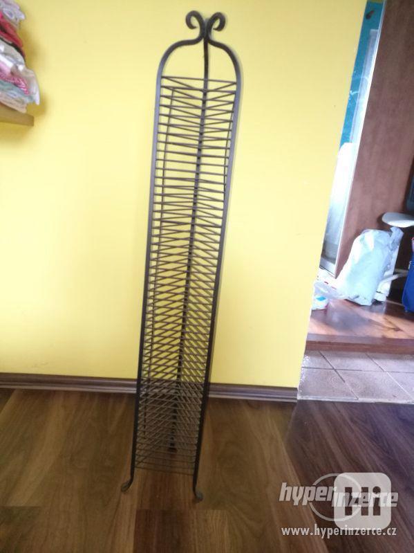 Stojany na DVD, CD apod. - Hyperinzerce.cz