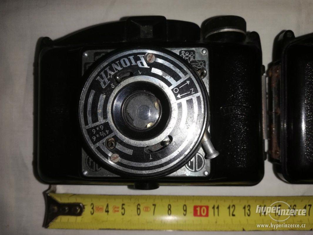 2 ks bakelitových fotoaparátů - zn. PIONÝR - bazar - Hyperinzerce.cz