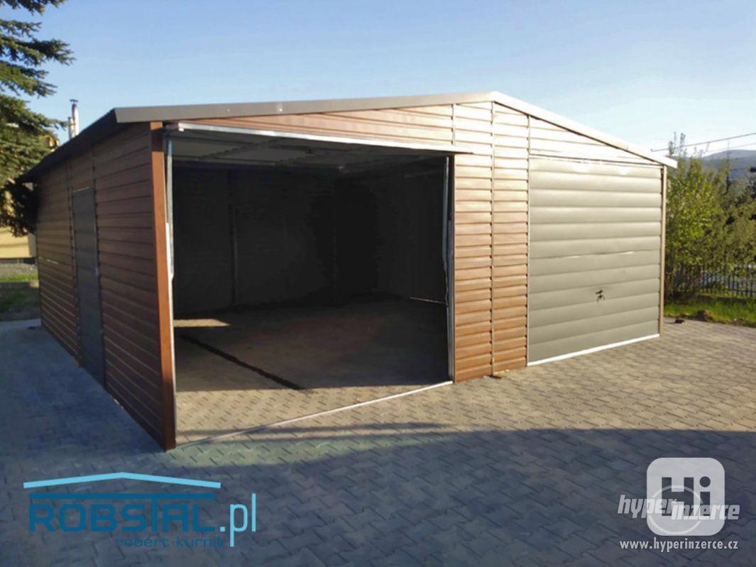 Plechová garáž v imitaci dřeva s výklopnými vraty, na míru - bazar - Hyperinzerce.cz