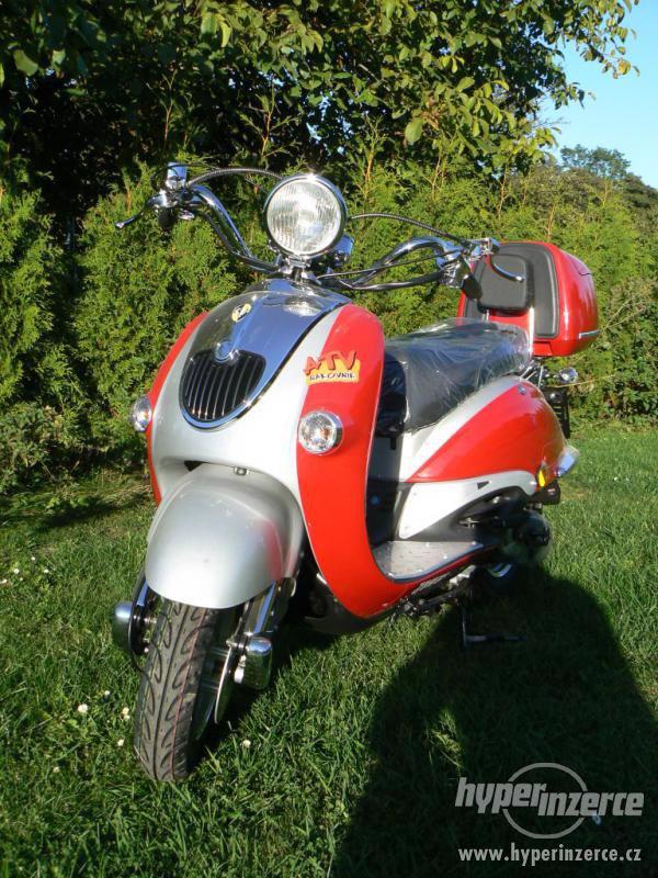 Retro skútr Znen 50cc+kufr - bazar - Hyperinzerce.cz