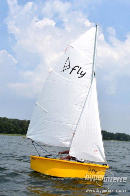 Plachetnička FLY 260 - bazar - Hyperinzerce.cz