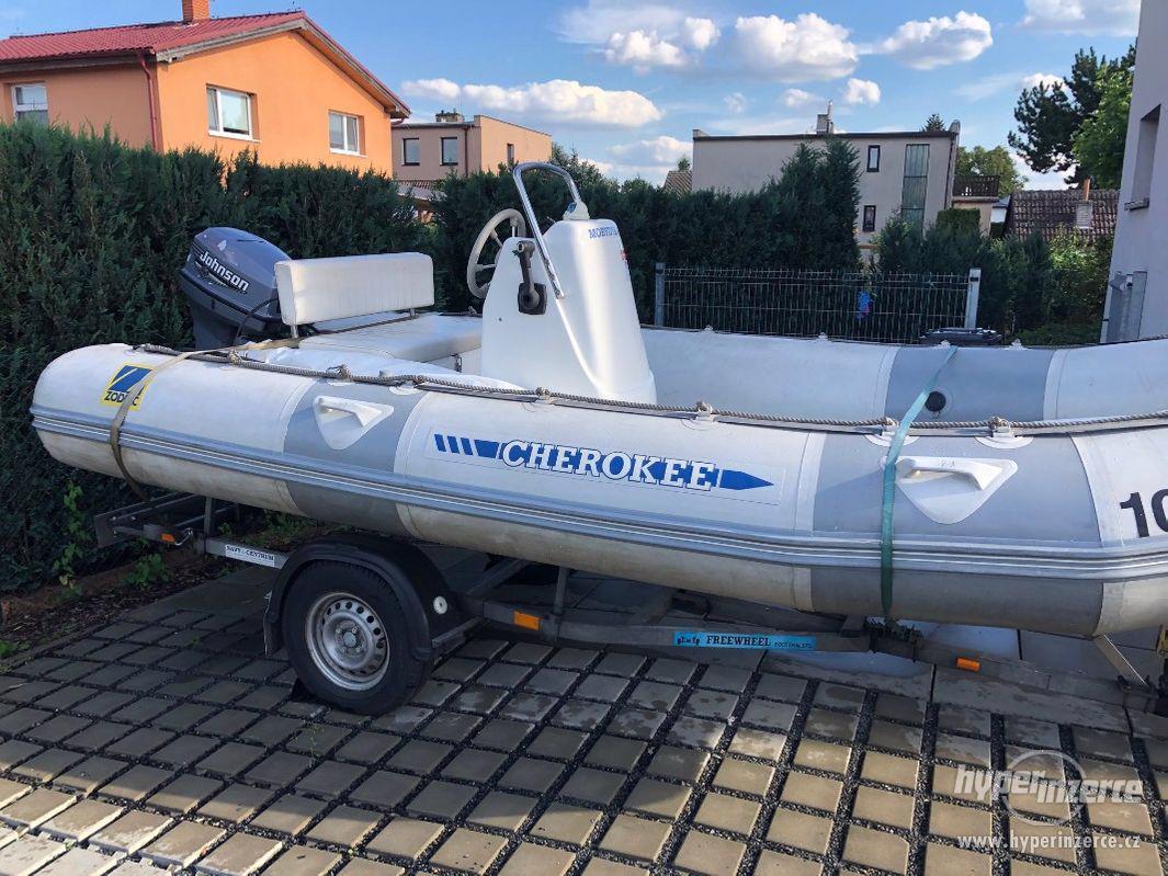 ZODIAC CHEROKEE rib člun 4,4 m s motorem Johnson 50HP - bazar ...