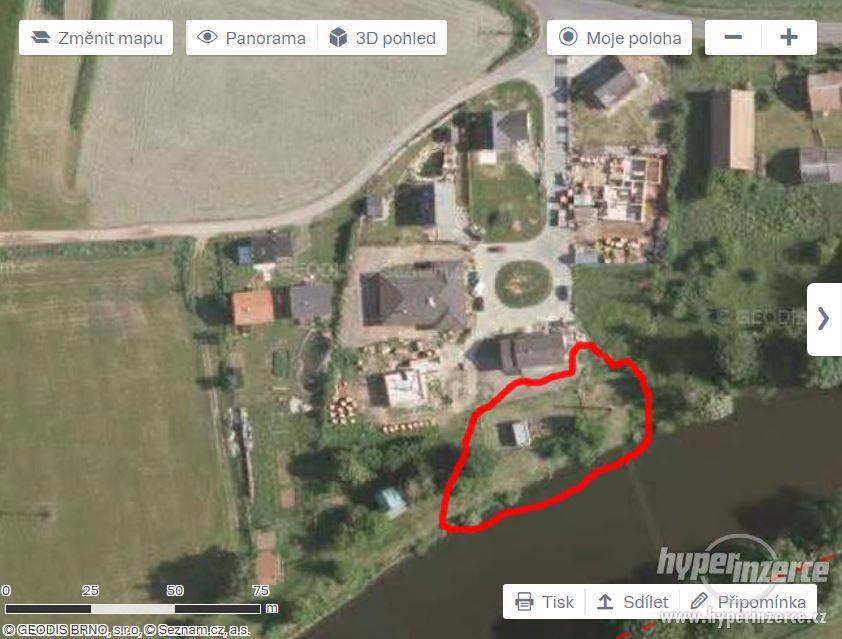 Zasíťovaný pozemek u vody u Labe. Exkluzívní. - bazar - Hyperinzerce.cz