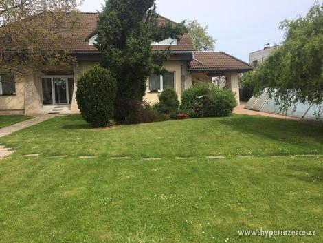 Prodej RD 6 + 2 ( 2 terasy, bazén se solárním ohřevem..) - bazar - Hyperinzerce.cz