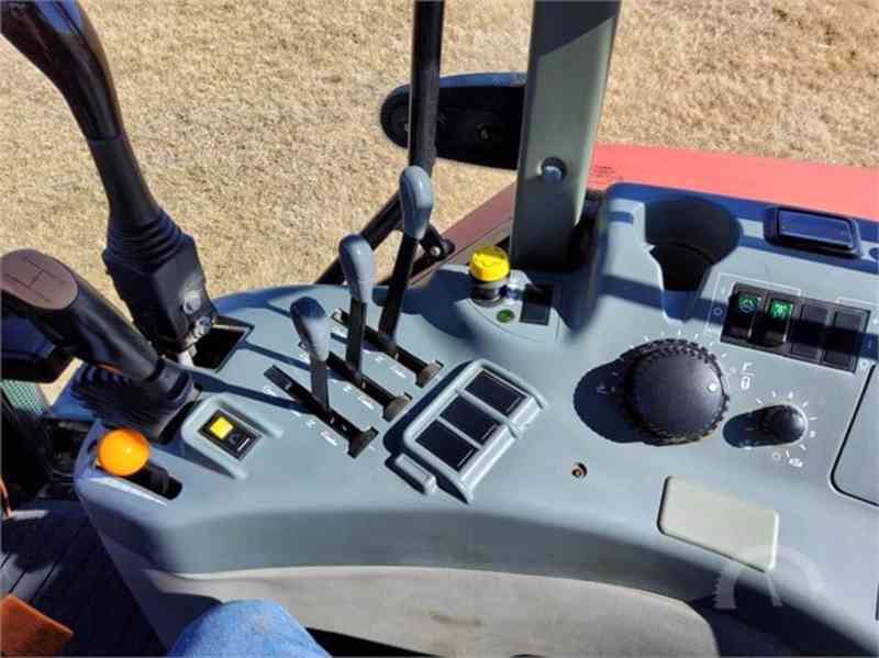 Traktor MCCORMICK MC135 - bazar - Hyperinzerce.cz