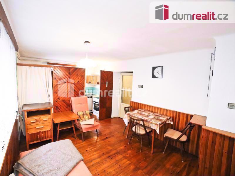 K prodeji, zemědělská usedlost 5+1 + garáž + stodola + pozemek (481 m2), Mříč, okr. Český ...