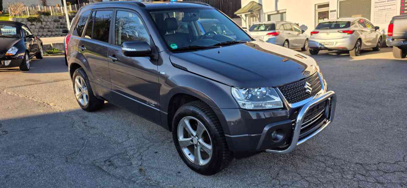 Suzuki Grand Vitara 3.2i 20 Jahre 4x4 benzín 171kw - bazar ...