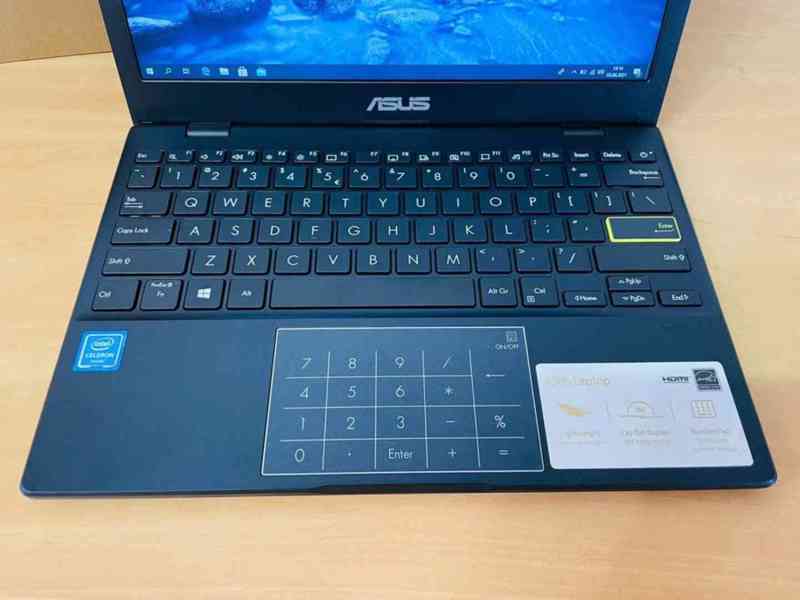 Asus E210M - bazar - Hyperinzerce.cz