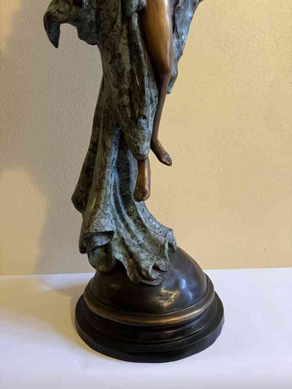 Velká 130 cm celobronzová socha - secesní styl - bazar - Hyperinzerce.cz