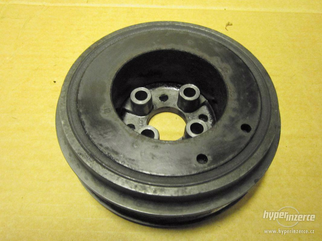 Remenice motoru 038105243 Skoda Octavia VW Golf Motor ALH - bazar ...