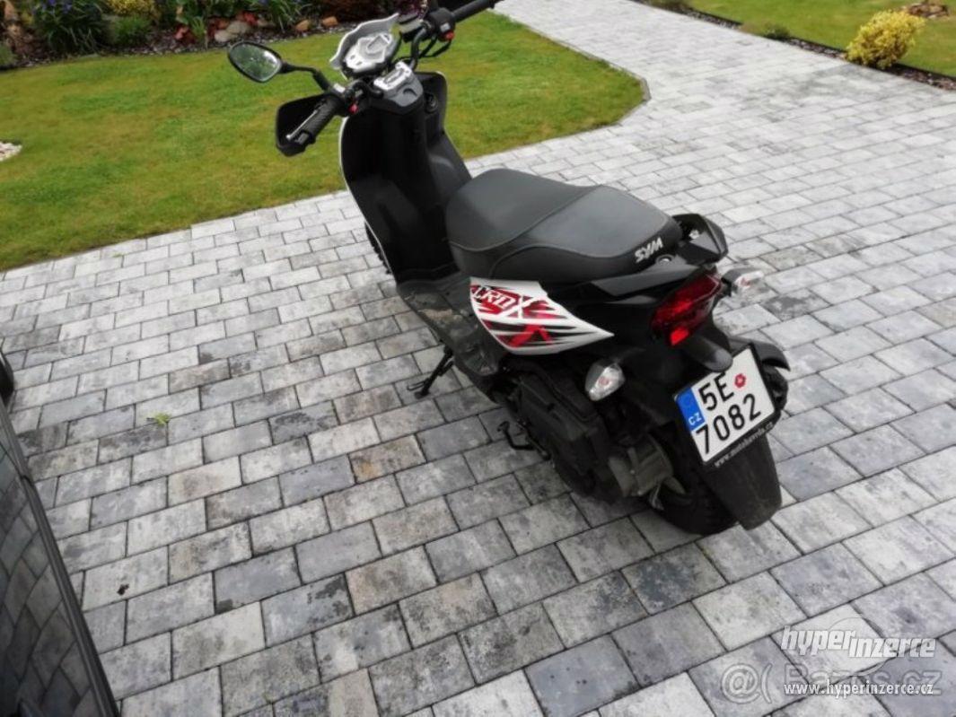 Prodám skútr Sym CROX 125 top stav - bazar - Hyperinzerce.cz