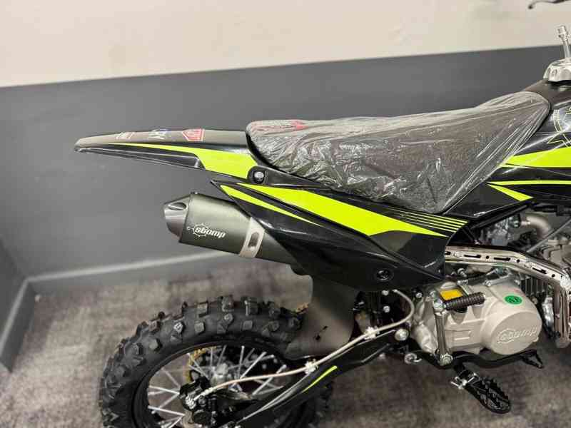 Brand New Stomp Z3 140 Manual Big Wheel Model Pit Bike Mx Bi - bazar ...
