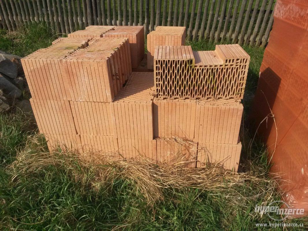 Prodám cihly HELUZ - bazar - Hyperinzerce.cz