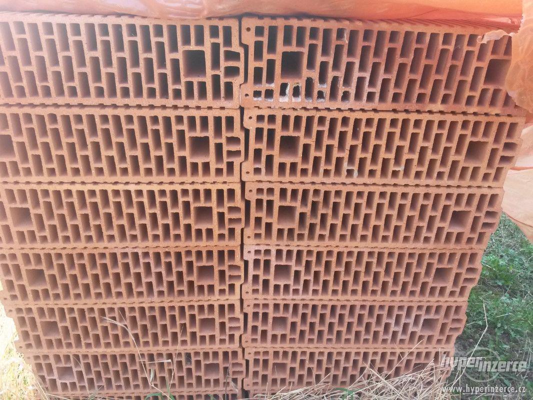 Prodám cihly HELUZ - bazar - Hyperinzerce.cz