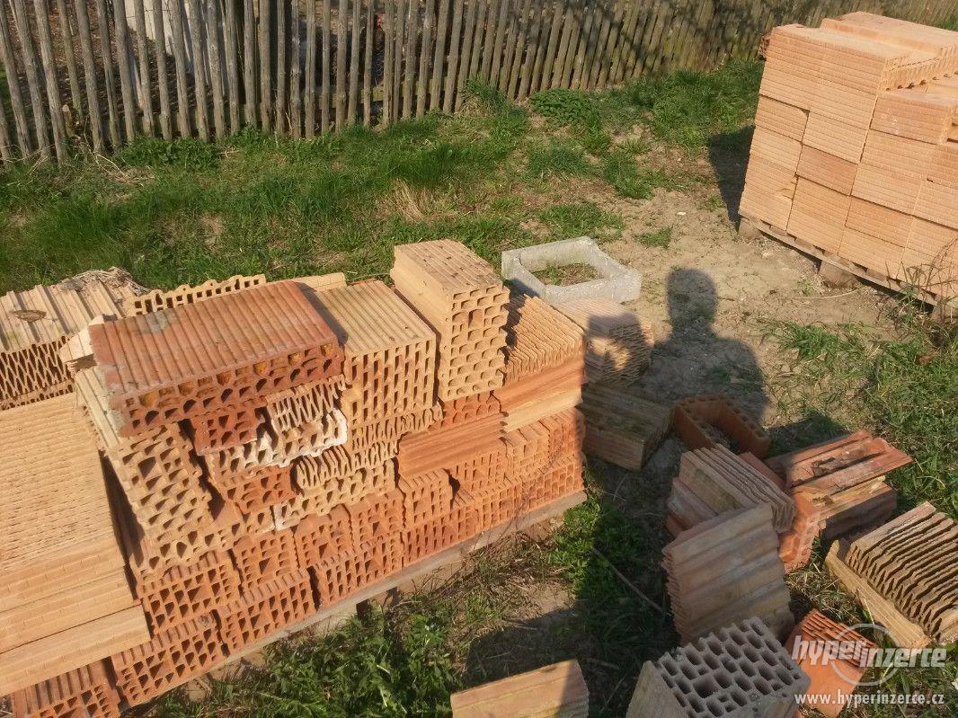 Prodám cihly HELUZ - bazar - Hyperinzerce.cz