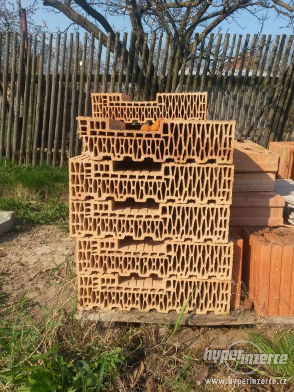 Prodám cihly HELUZ - bazar - Hyperinzerce.cz