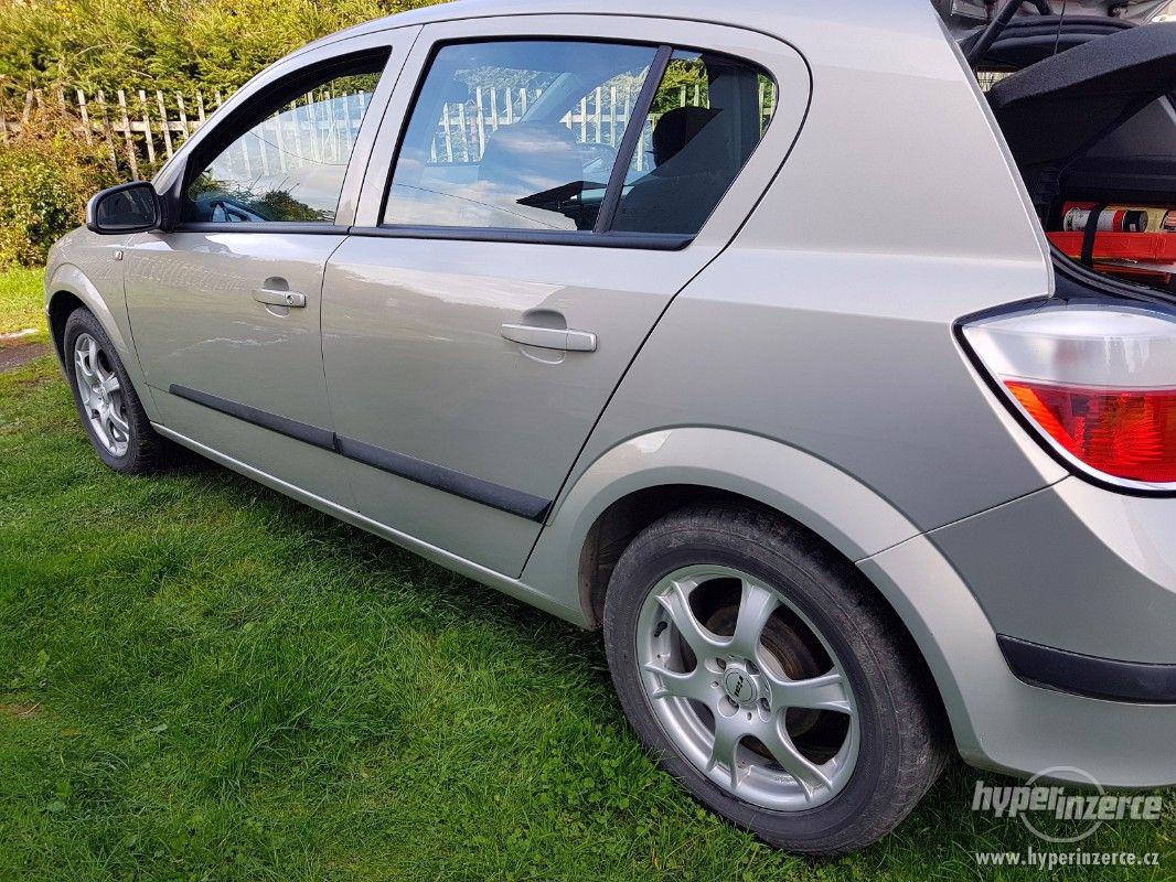 Opel astra H hatchback 1.6 16V 77kW, r.v. 2006 - bazar - Hyperinzerce.cz