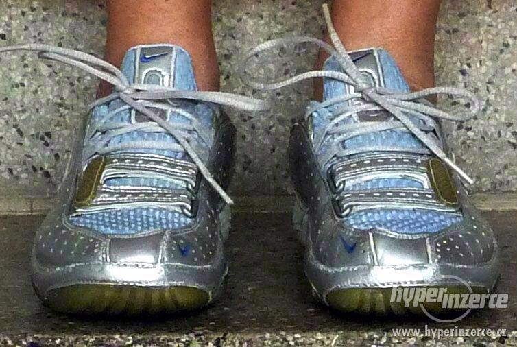 BOTASKY ZNAČKY NIKE V MODRO-STŘÍBRNÉ KOMBINACI VEL.38 - bazar ...