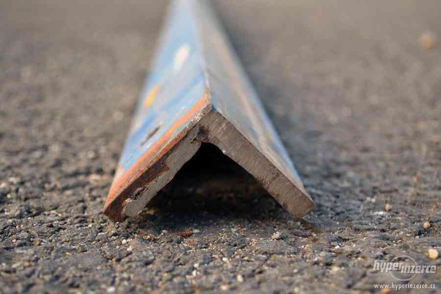 Ocelový úhelník "vingl" L 50x50x8 - bazar - Hyperinzerce.cz