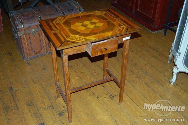 Stolek intarzie - bazar - Hyperinzerce.cz