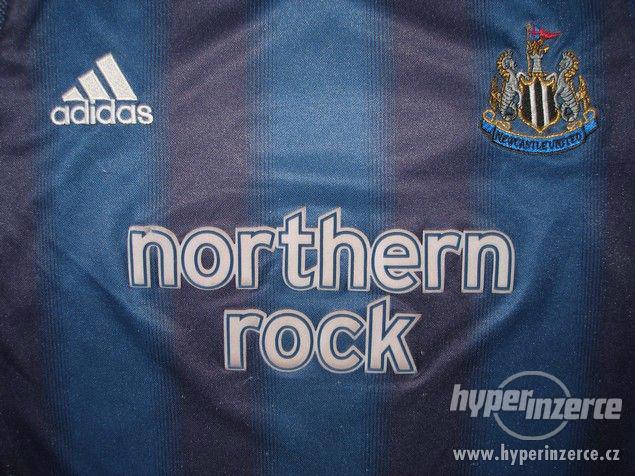 DRESOVÉ TRIKO nápis ADIDAS" NEWCASTLE menší S - bazar - Hyperinzerce.cz