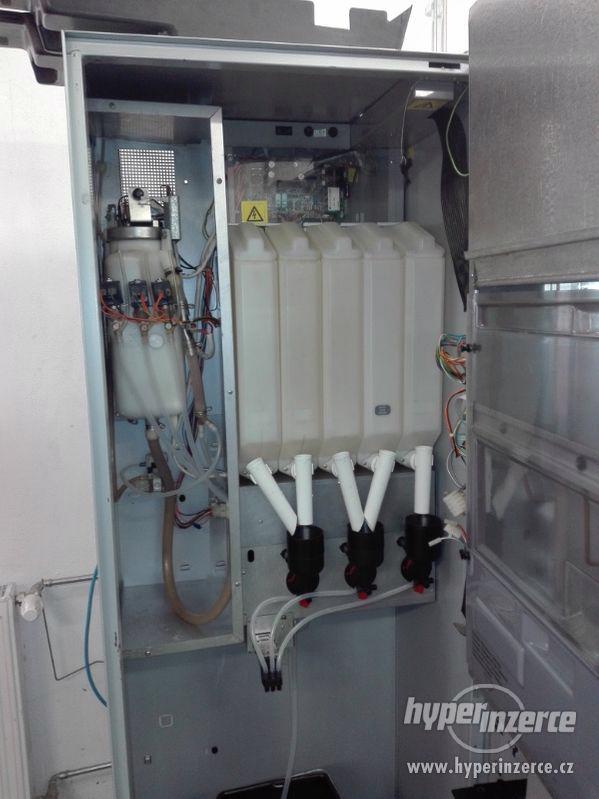 Nápojový automat, 12 voleb, 400 kelímků - bazar - Hyperinzerce.cz