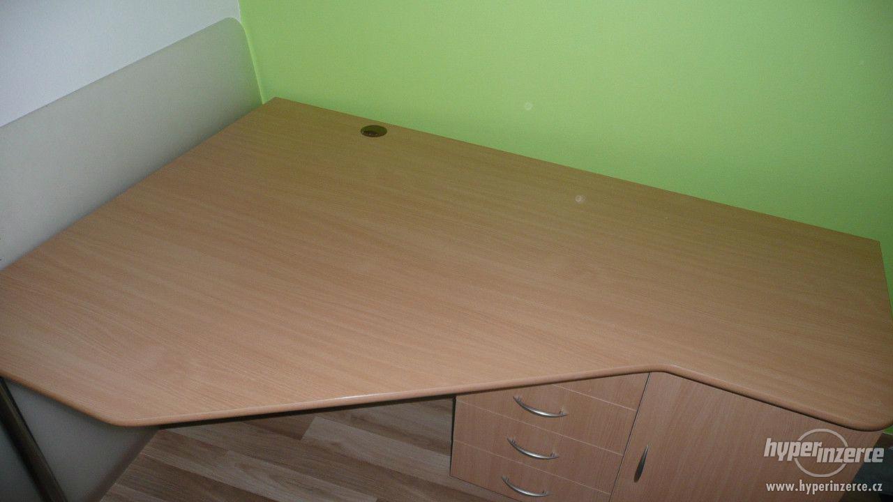 Rohový pracovní stůl - bazar - Hyperinzerce.cz