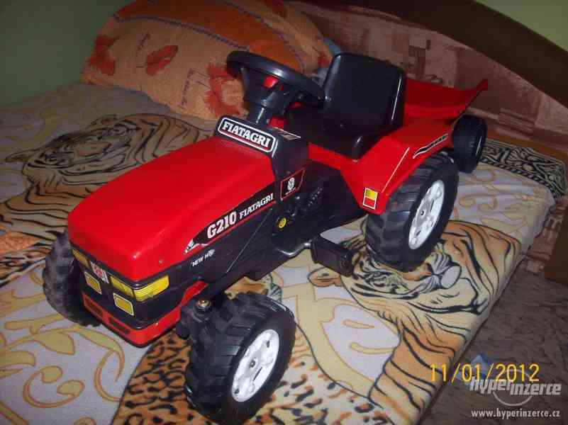 Prodám šlapací traktor i s vlekem - bazar - Hyperinzerce.cz