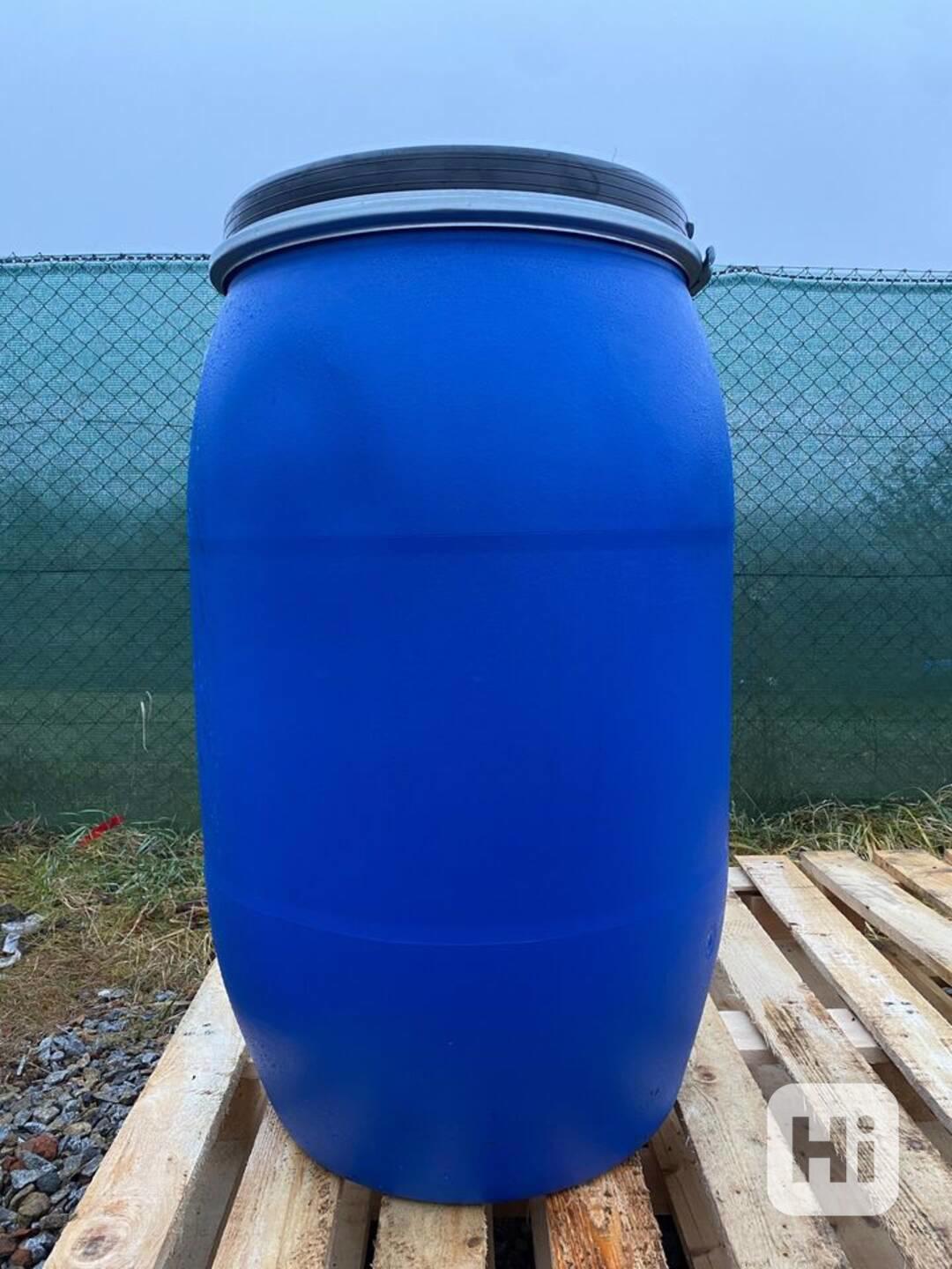 Plastový sud 200l - po čokoládě - potravinářský - bazar - Hyperinzerce.cz