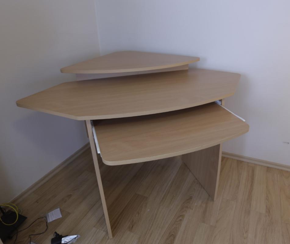 PC stůl rohový - bazar - Hyperinzerce.cz
