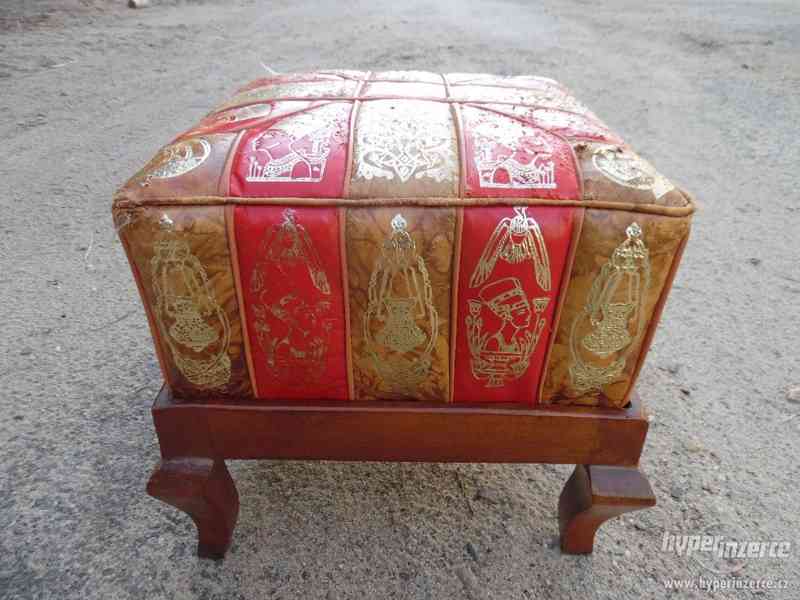 čínská prošívaná kožená taburetka - bazar - Hyperinzerce.cz