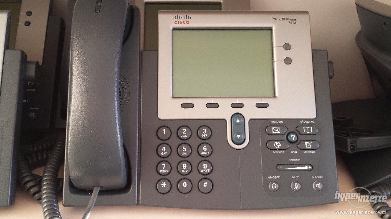 Prodám CISCO IP PHONE 7942 – stolní telefon - bazar - Hyperinzerce.cz