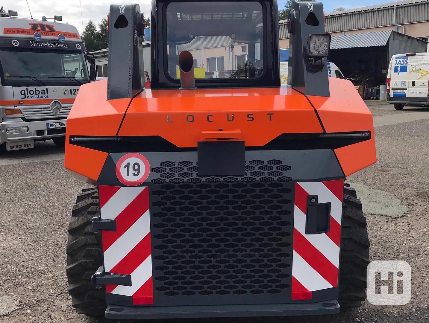 Smykový nakladač Locust 1004 - bazar - Hyperinzerce.cz