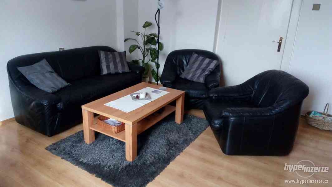 Kožený gauč + křeslo - bazar - Hyperinzerce.cz