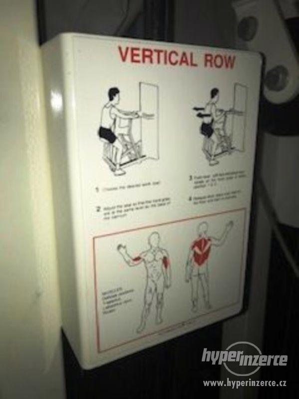 Posilovací stroj Vertical Row Technogym ISOTONIC - bazar - Hyperinzerce.cz