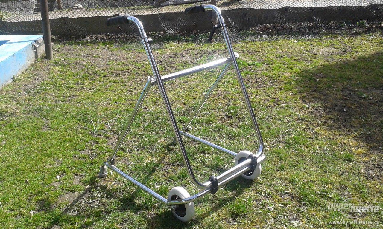 Invalidní vozík, chodítko, židle do sprchy - bazar - Hyperinzerce.cz