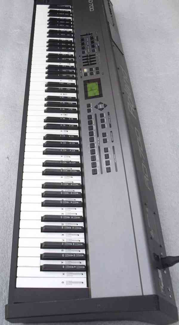 Stage piano Roland RD 700 - bazar - Hyperinzerce.cz