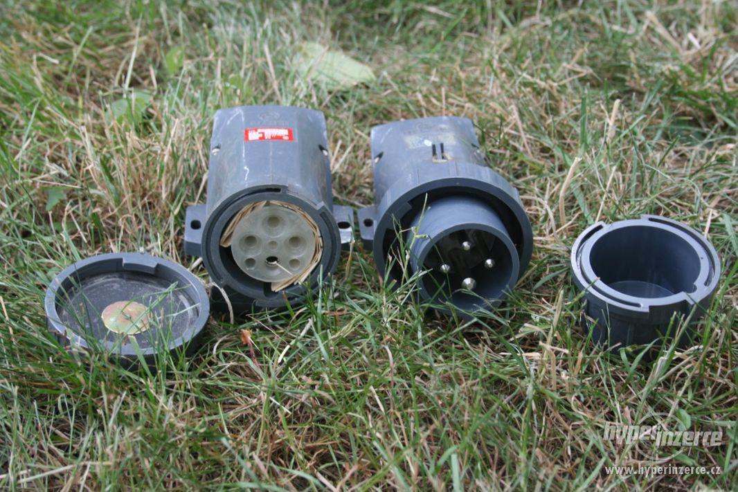 starší typy zásuvek, jističů a další materiál - bazar - Hyperinzerce.cz