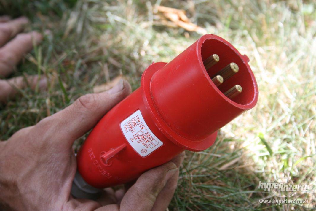 starší typy zásuvek, jističů a další materiál - bazar - Hyperinzerce.cz