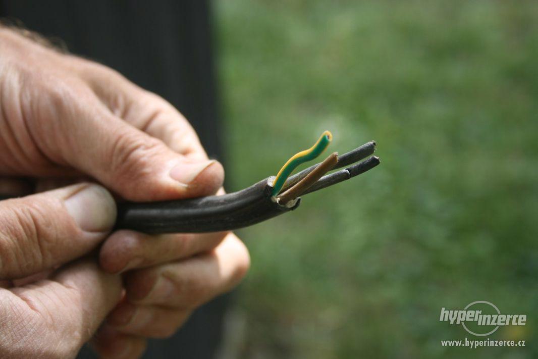 starší typy zásuvek, jističů a další materiál - bazar - Hyperinzerce.cz