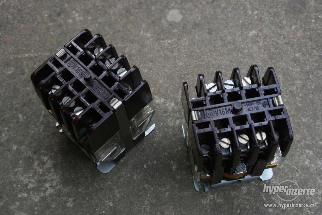 starší typy zásuvek, jističů a další materiál - bazar - Hyperinzerce.cz